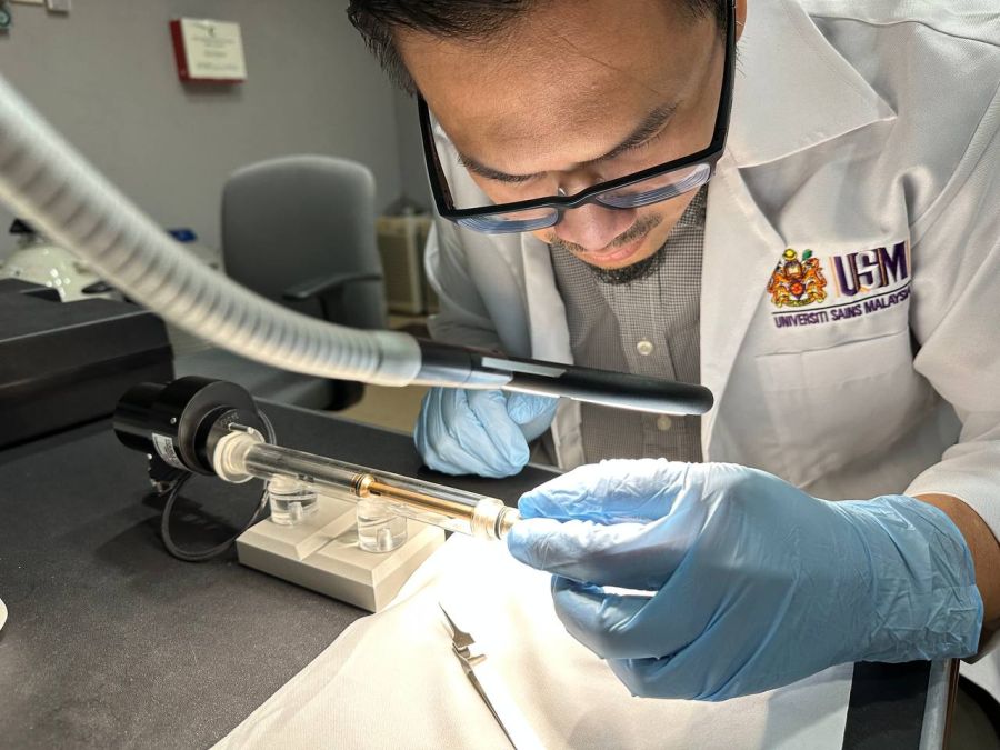 Pusat Penyelidikan Sains & Kejuruteraan - HRTEM-High Resolution Transmission Electron Microscope